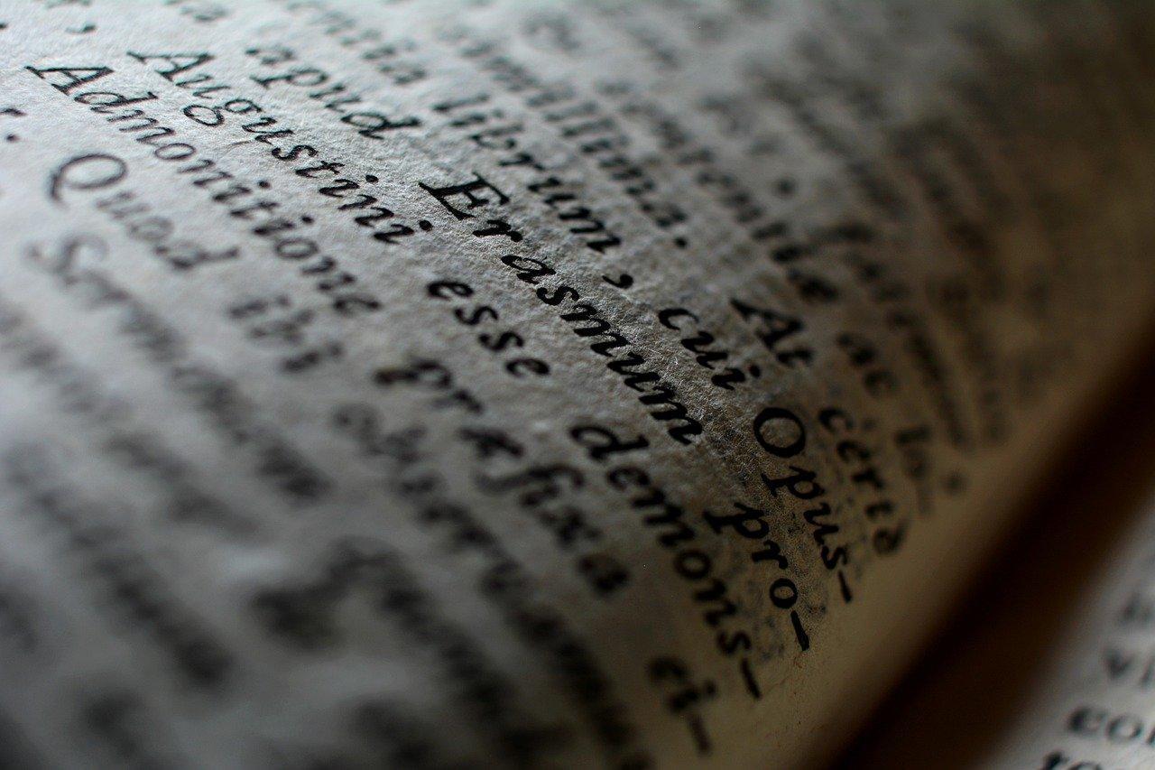 Fique a par de tudo sobre fazer um curso de latim no Porto