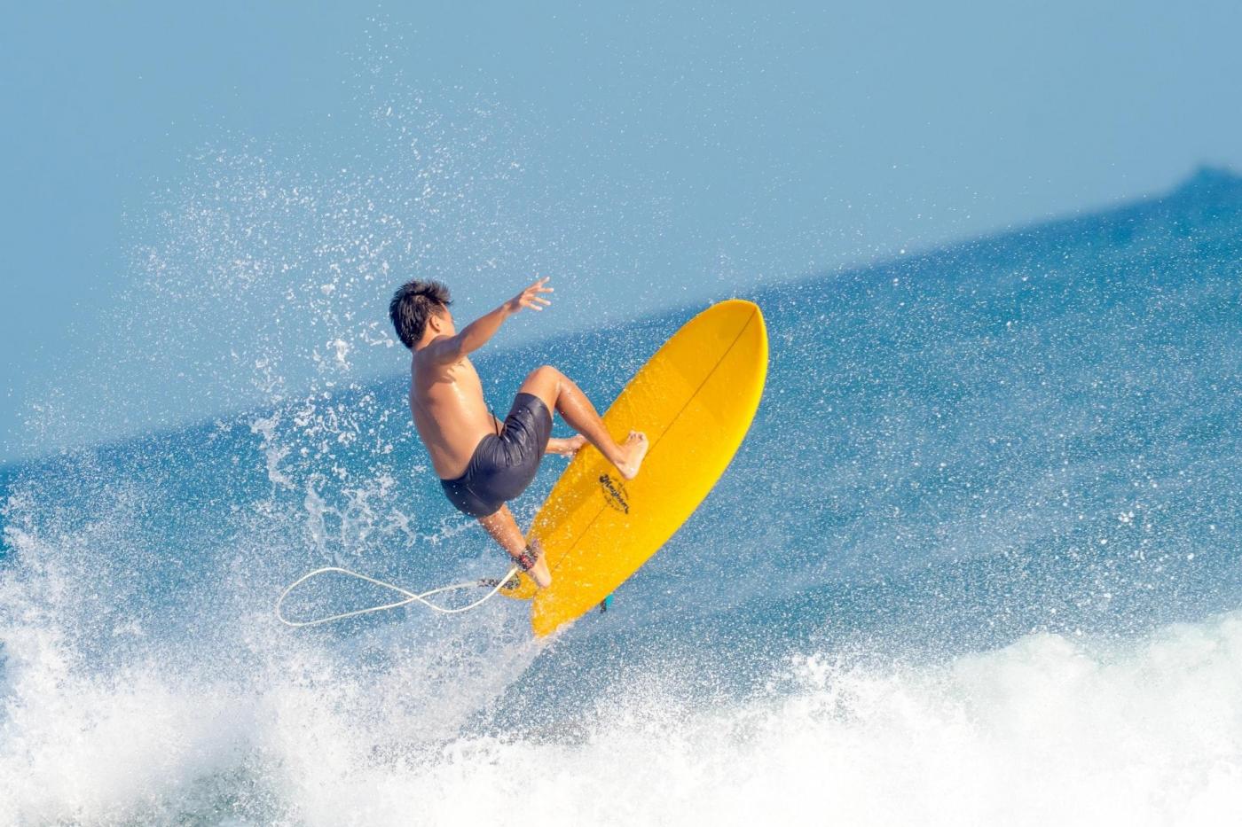 Que preparação deve fazer antes das aulas de surf?