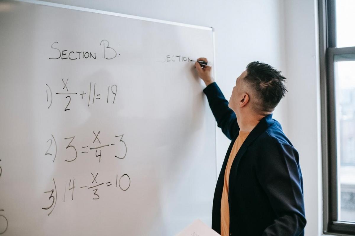 Ser professor de matemática e dar aulas em Portugal